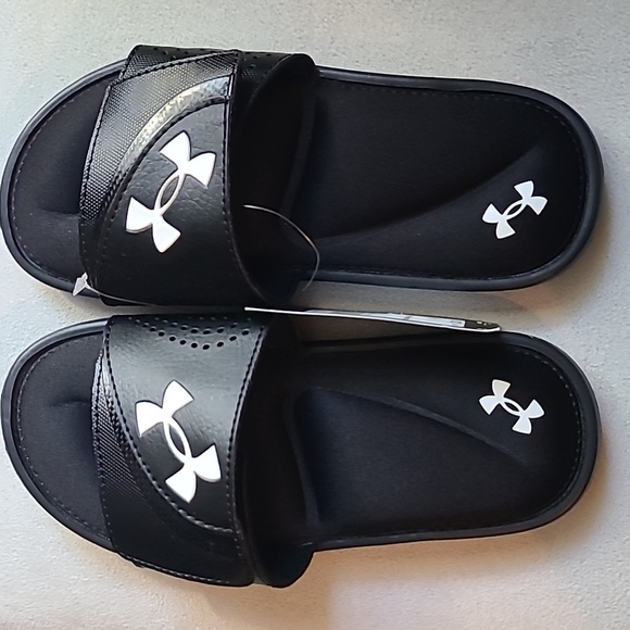 Under Armour | Shoes | Under Armour Boys Black And White Signature ...
